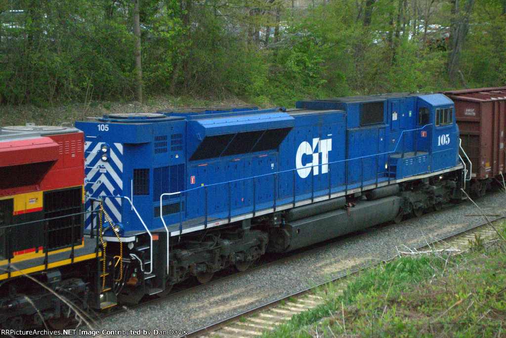 CEFX SD90MAC 105 as the trailing unit on K041-07
